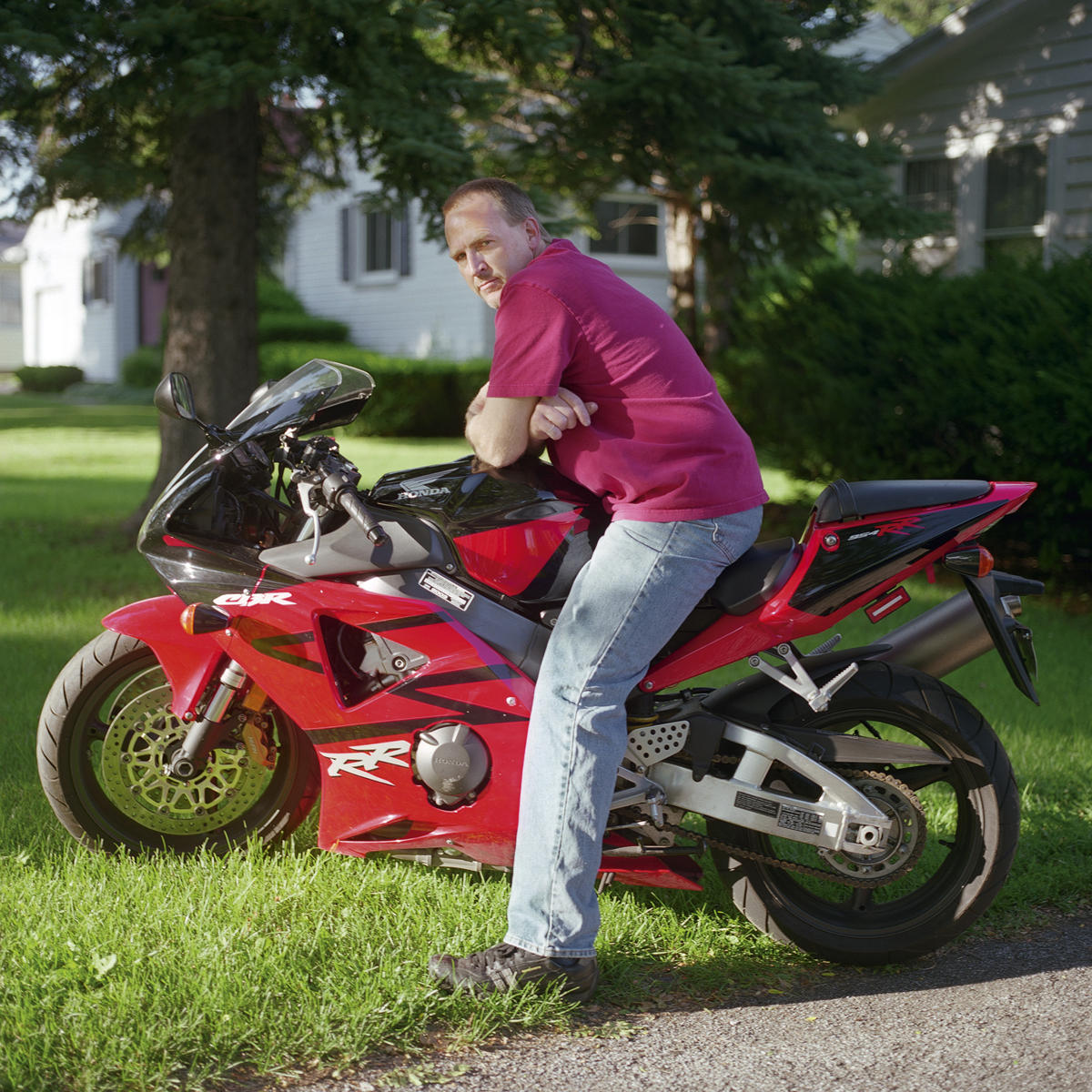 Photographer examines what being white looks like | PBS NewsHour