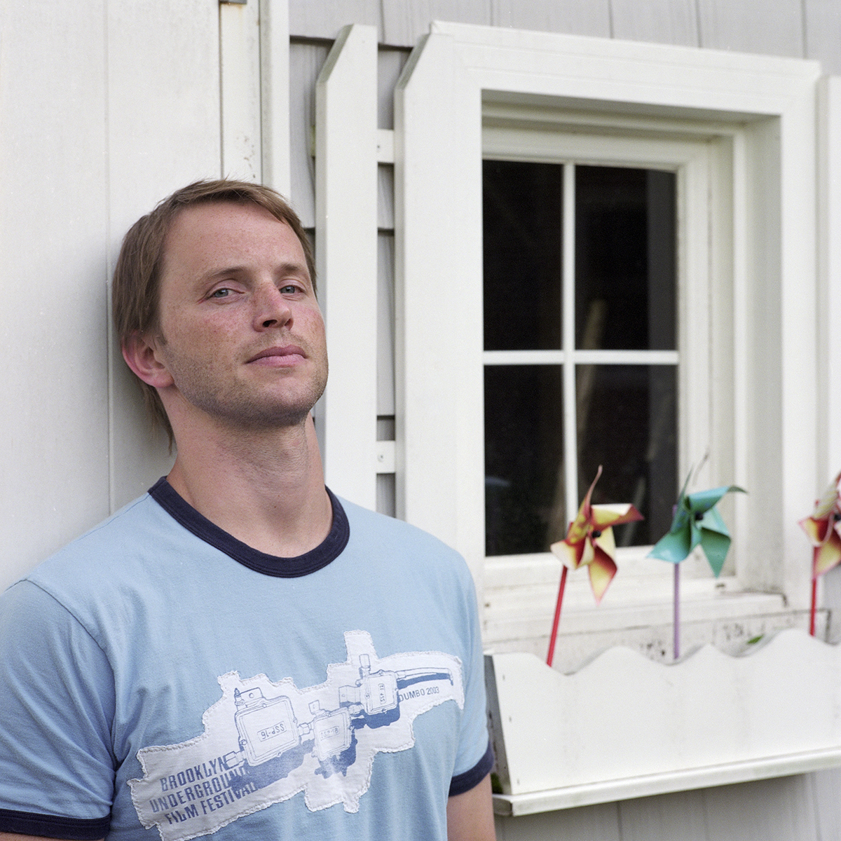Photographer examines what being white looks like | PBS NewsHour