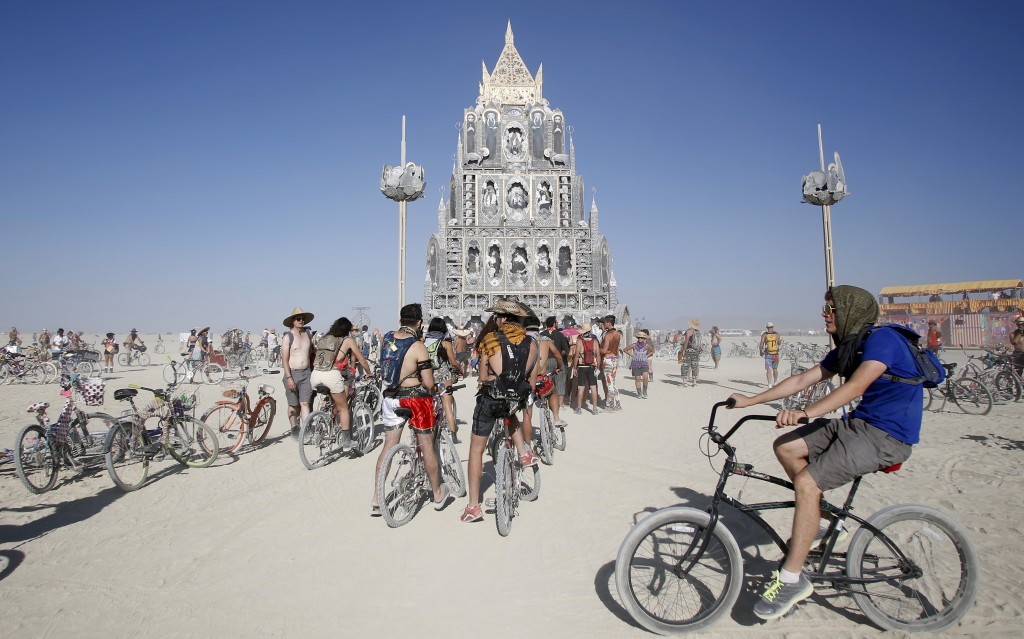 Photos Biking Dos And Donts At The Burning Man Festival Pbs News