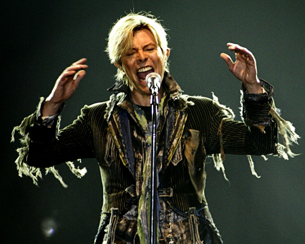 PHOTOS: How David Bowie transformed into a cultural icon | PBS News