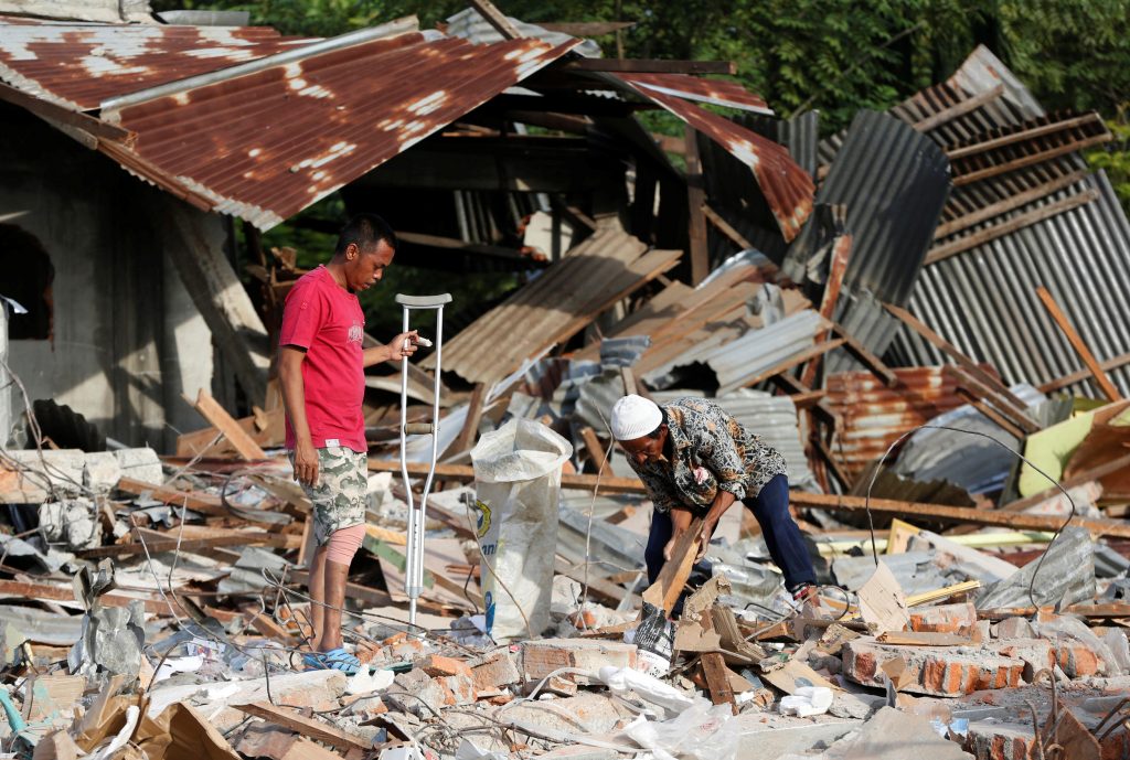 Tens of thousands homeless after Indonesian earthquake | PBS News Weekend