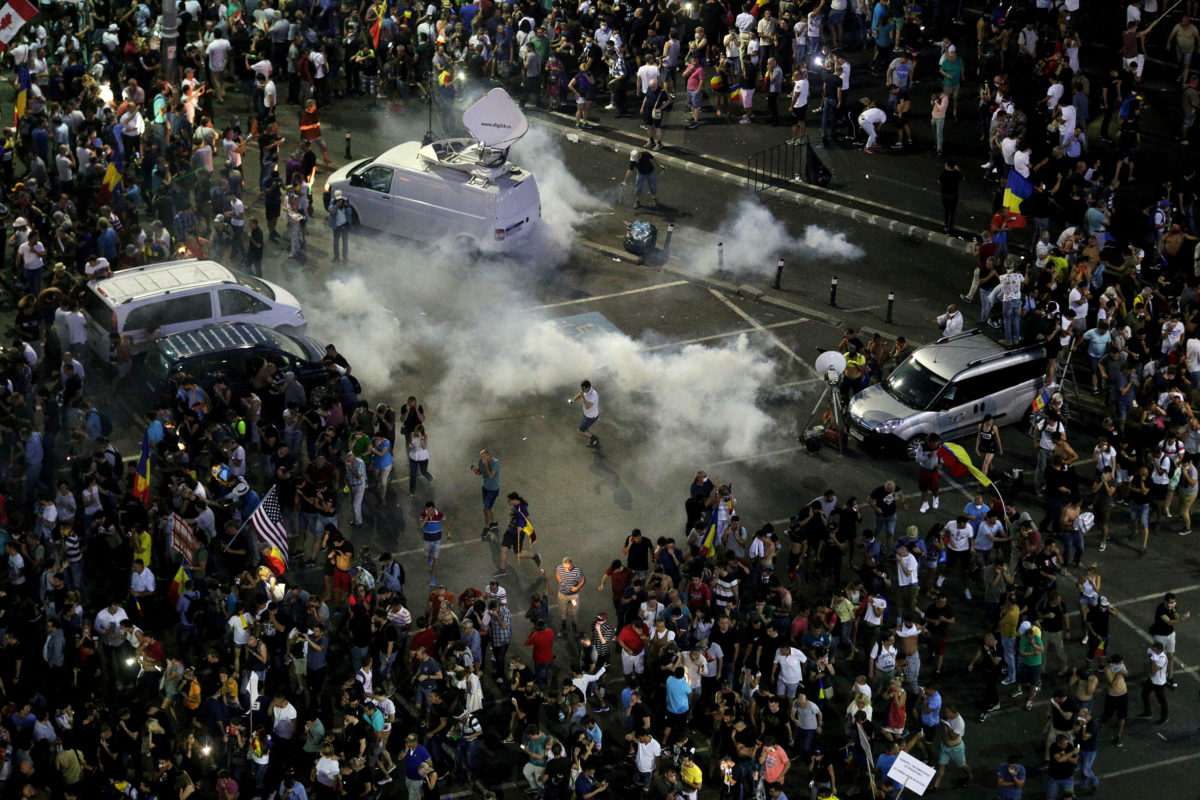Romanians protest government corruption for a second straight day | PBS ...