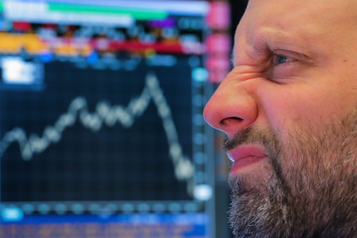 Dow sinks more than 400 points as slowdown fears worsen | PBS News