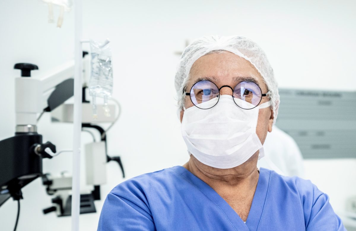 COVID-19 draws retired doctors back to work | PBS News