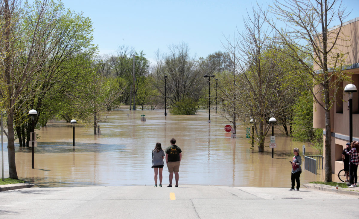 PHOTOS: Dam failure floods Michigan city, displacing thousands amid ...
