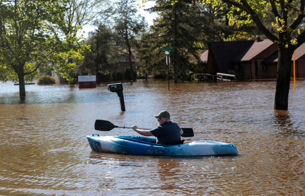 PHOTOS: Dam failure floods Michigan city, displacing thousands amid ...