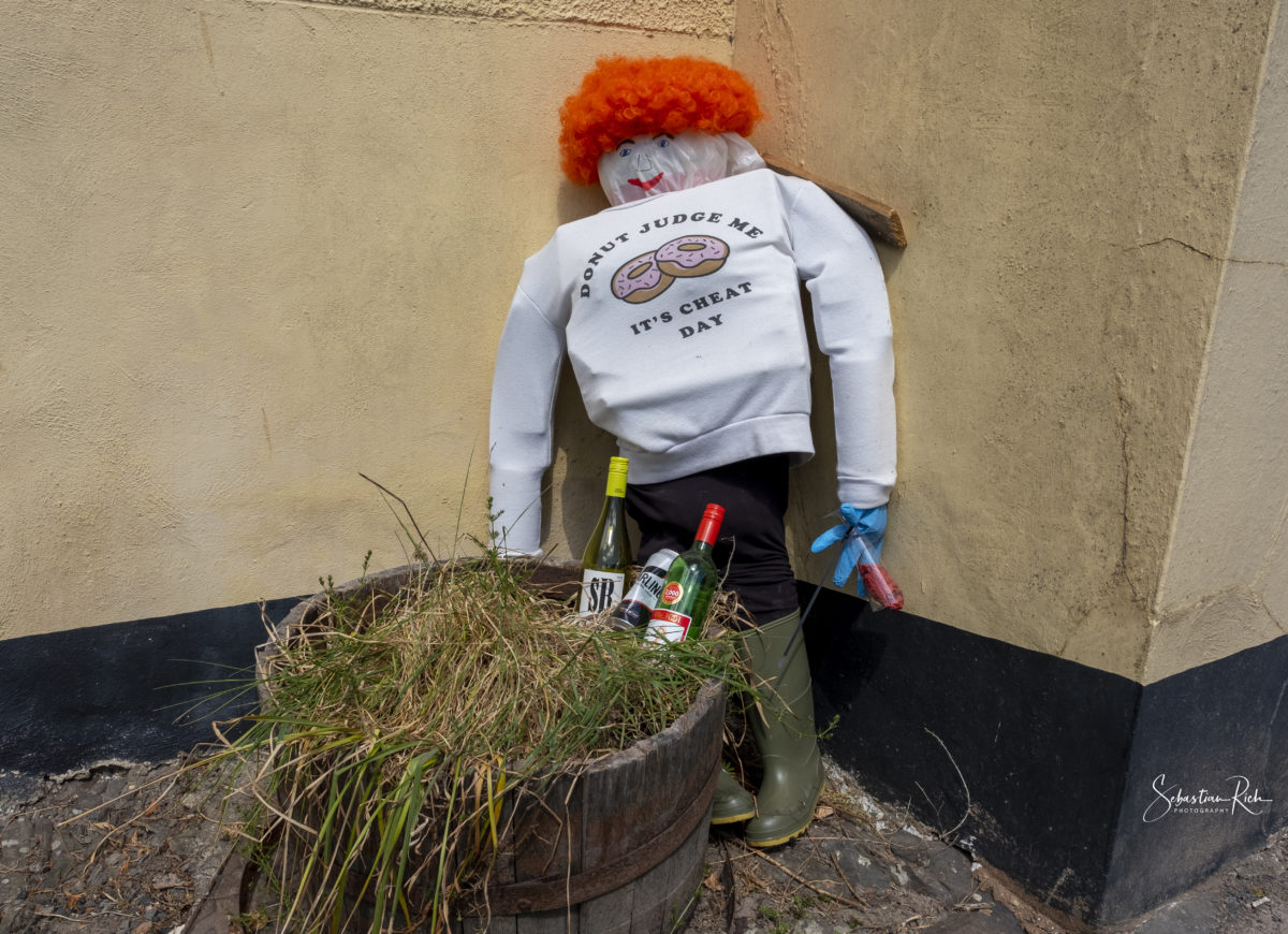 Britons build scarecrows to say thank you to health care workers | PBS News