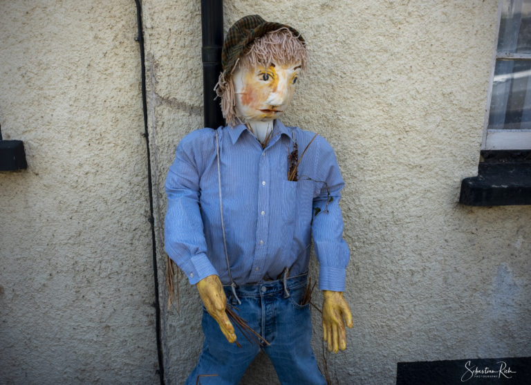 Britons build scarecrows to say thank you to health care workers | PBS News