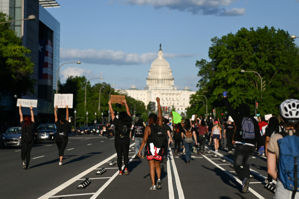 Protests near White House grow, a day after police cleared people for ...