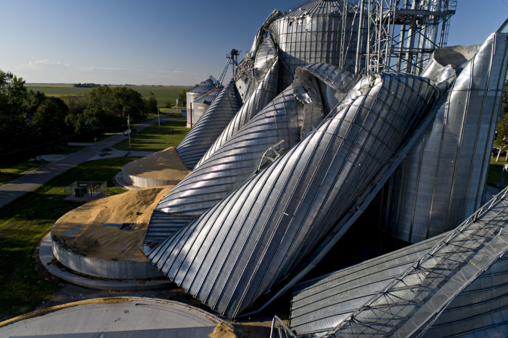 WATCH: Trump sits in on disaster briefing for Iowa derecho | PBS News