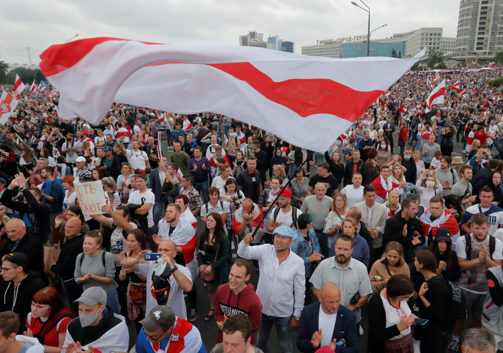 Despite Lukashenko’s threats, Belarus protesters stay on the streets ...