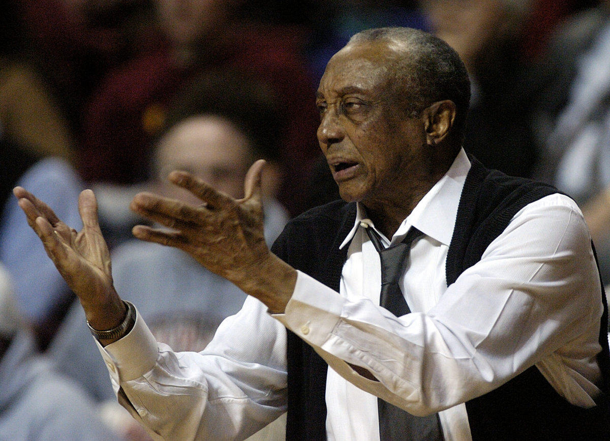 John Chaney, commanding Temple basketball coach, dies at 89 | PBS News