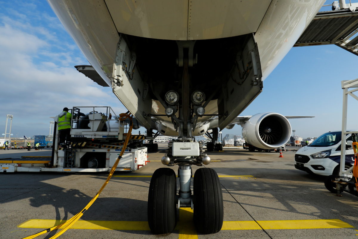 Boeing recommends grounding 777s with type of engine that blew apart ...