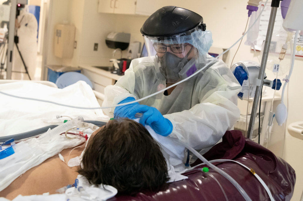 News Wrap: U.S. passes 443,000 pandemic deaths after record month | PBS ...