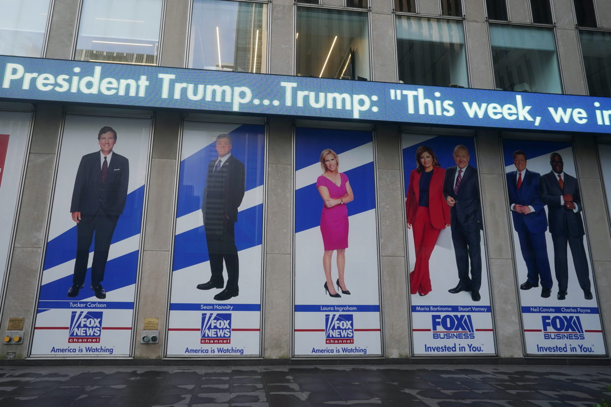 Fox News hosts avoid talk of former star Tucker Carlson after abrupt ...