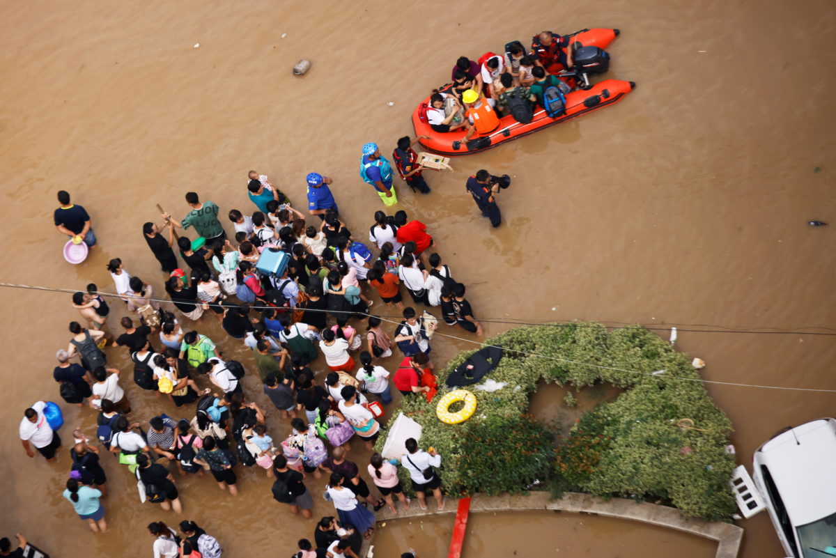 China’s Zhengzhou begins cleanup after floods ravage city | PBS News
