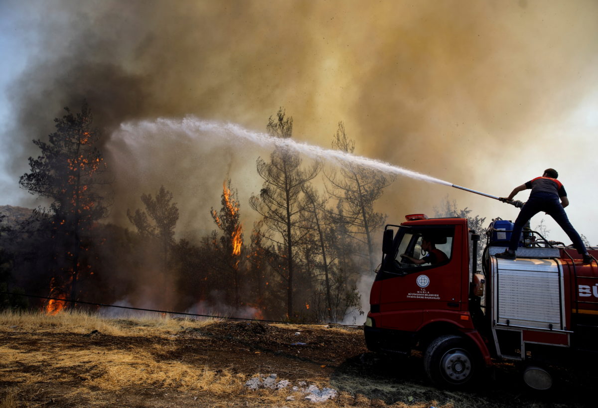 Thousands evacuated as Turkey battles wildfires | PBS News
