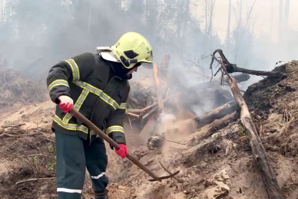 Russia’s Putin urges stronger response to Siberian wildfires | PBS News ...
