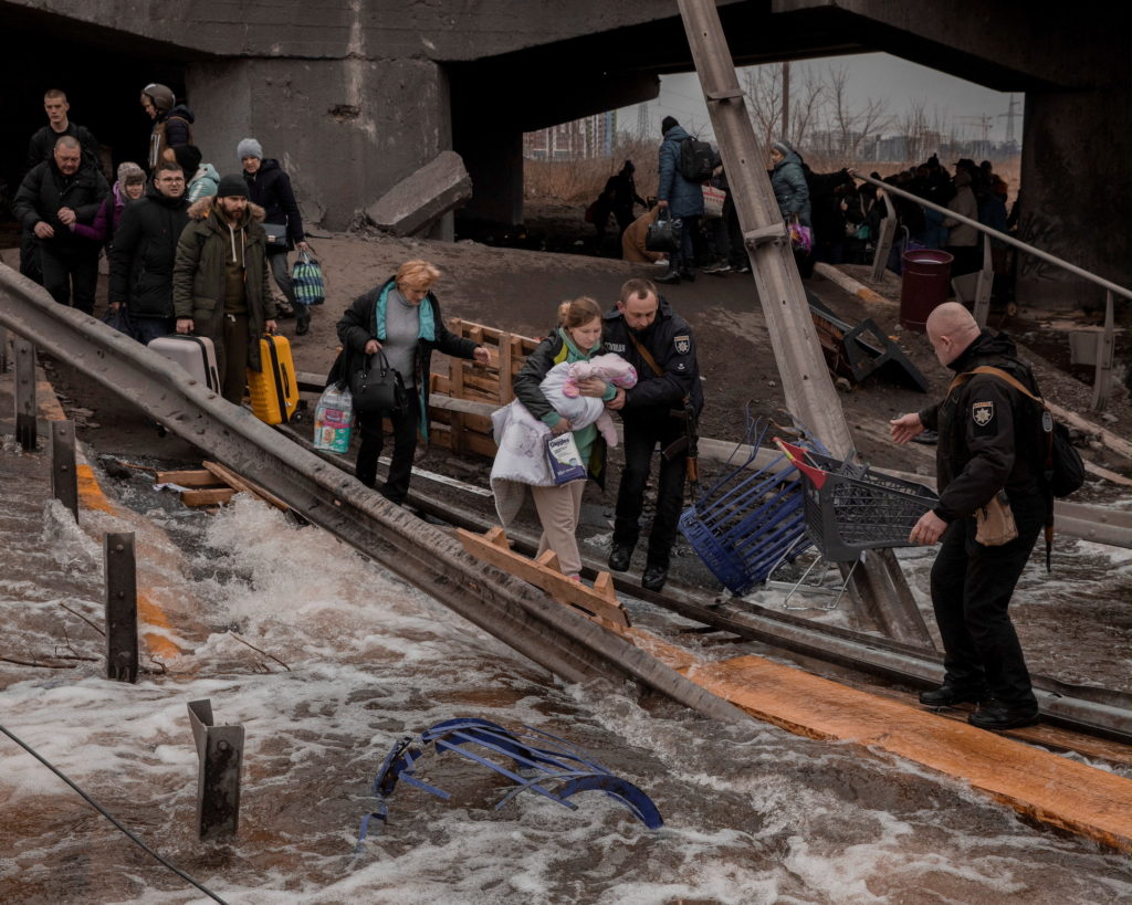 Ukrainians fight to hold the port city of Odessa as exodus out of the ...