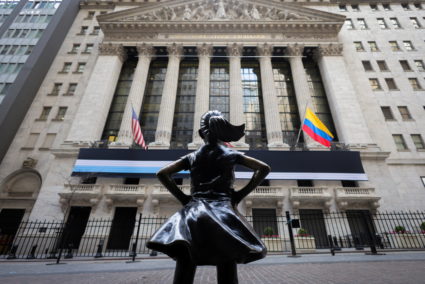 Bronze ‘Fearless Girl’ statue will temporarily remain facing NYSE | PBS ...