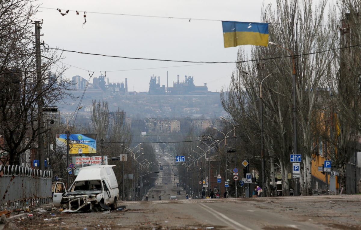 Mariupol holds out against Russia's siege, a symbol of Ukrainian ...
