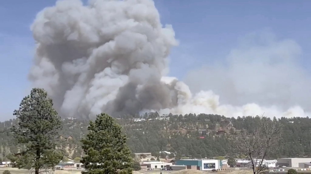 News Wrap: New Mexico issues mandatory evacuation order as massive ...