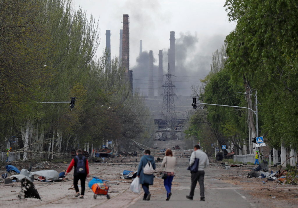 Ukrainian civilians desperately try to flee the hellscape of Mariupol ...