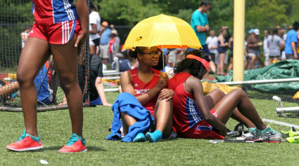 How extreme heat affects young athletes | PBS News