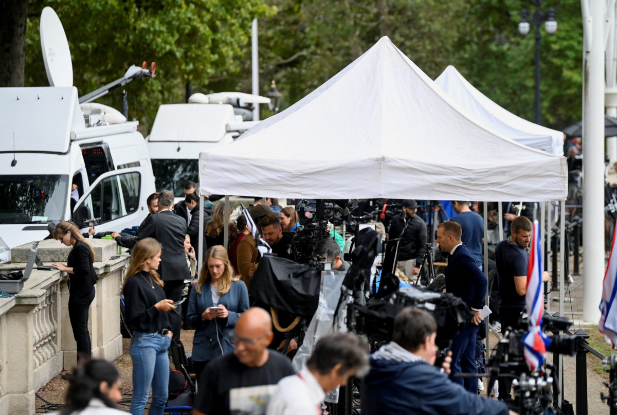 Queen Elizabeth II under medical supervision as Buckingham Palace warns ...