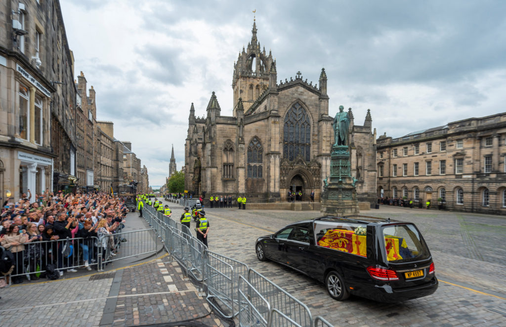 News Wrap: Queen Elizabeth II lies in state in Edinburgh | PBS News Weekend
