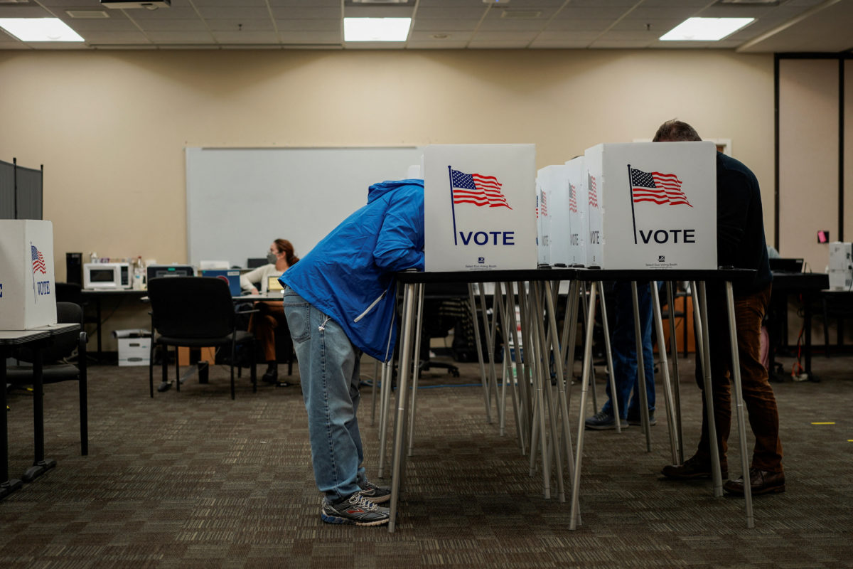 New Mexicans vote in gubanatorial primaries as revenue soars from oil ...