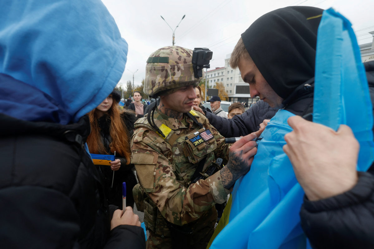 PHOTOS: Joy, hope in Kherson’s streets as residents celebrate liberation | PBS News