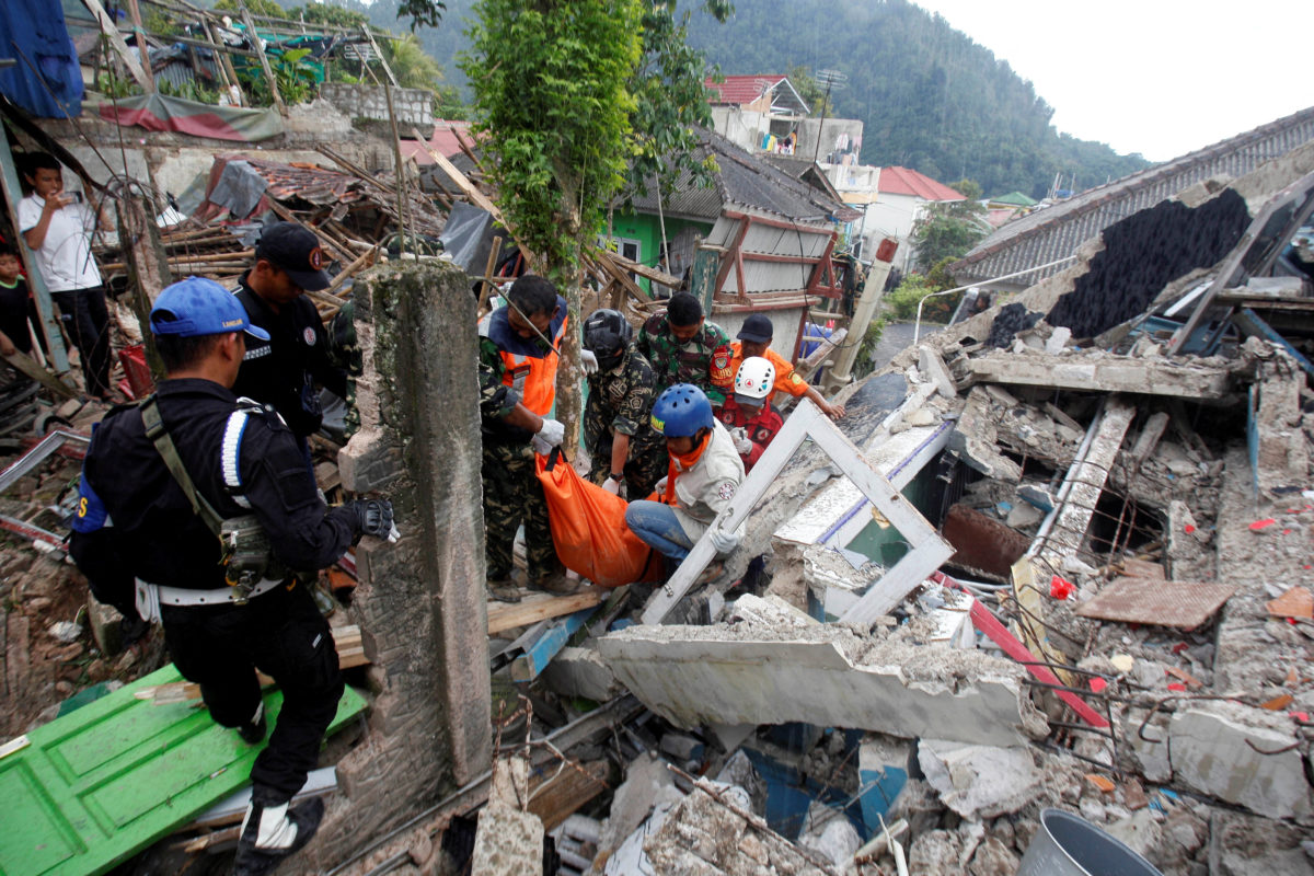 Heavy monsoons in Indonesia stall rescue efforts following 5.6 ...