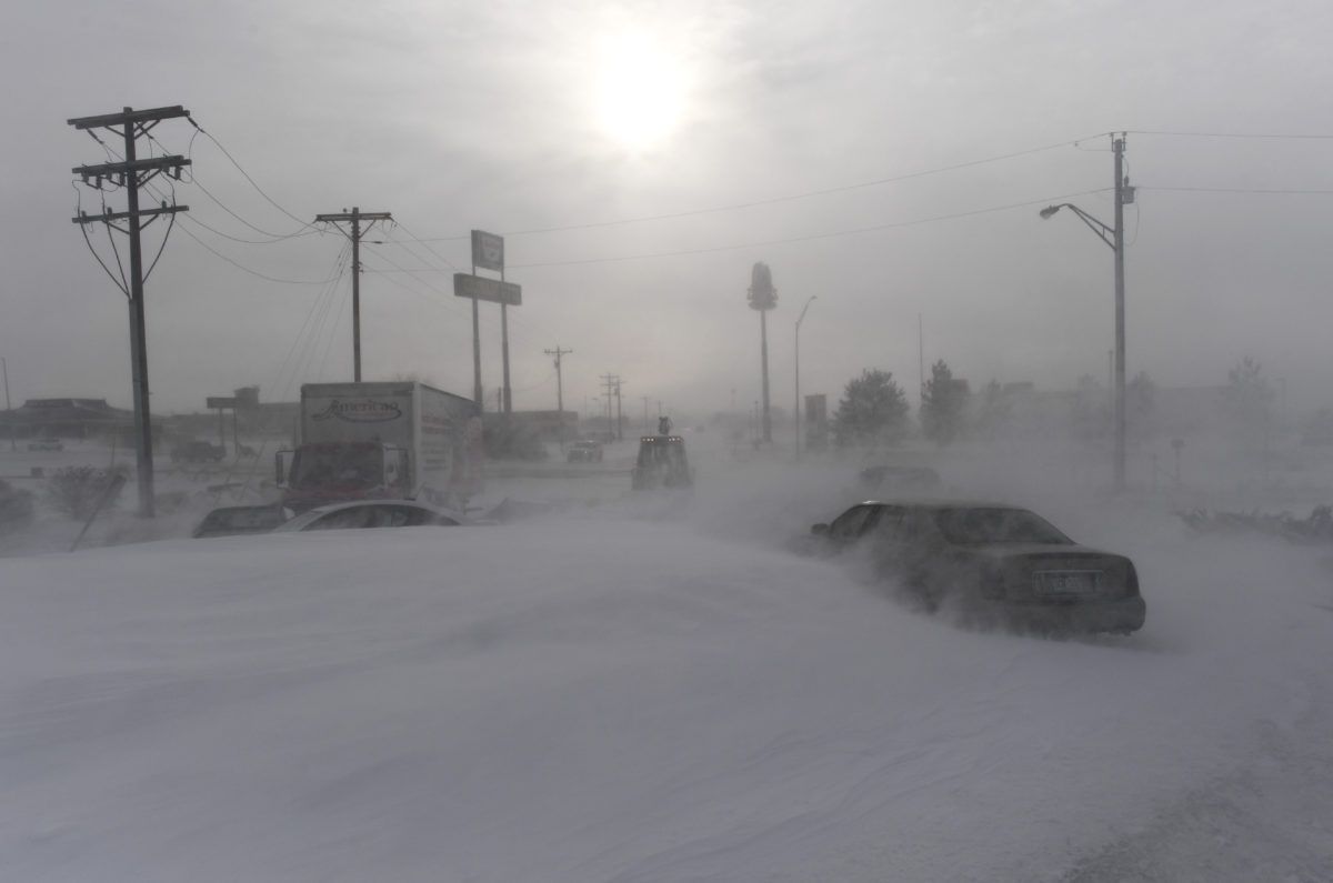 An arctic blast could snowball into a bomb cyclone. Here’s what that ...