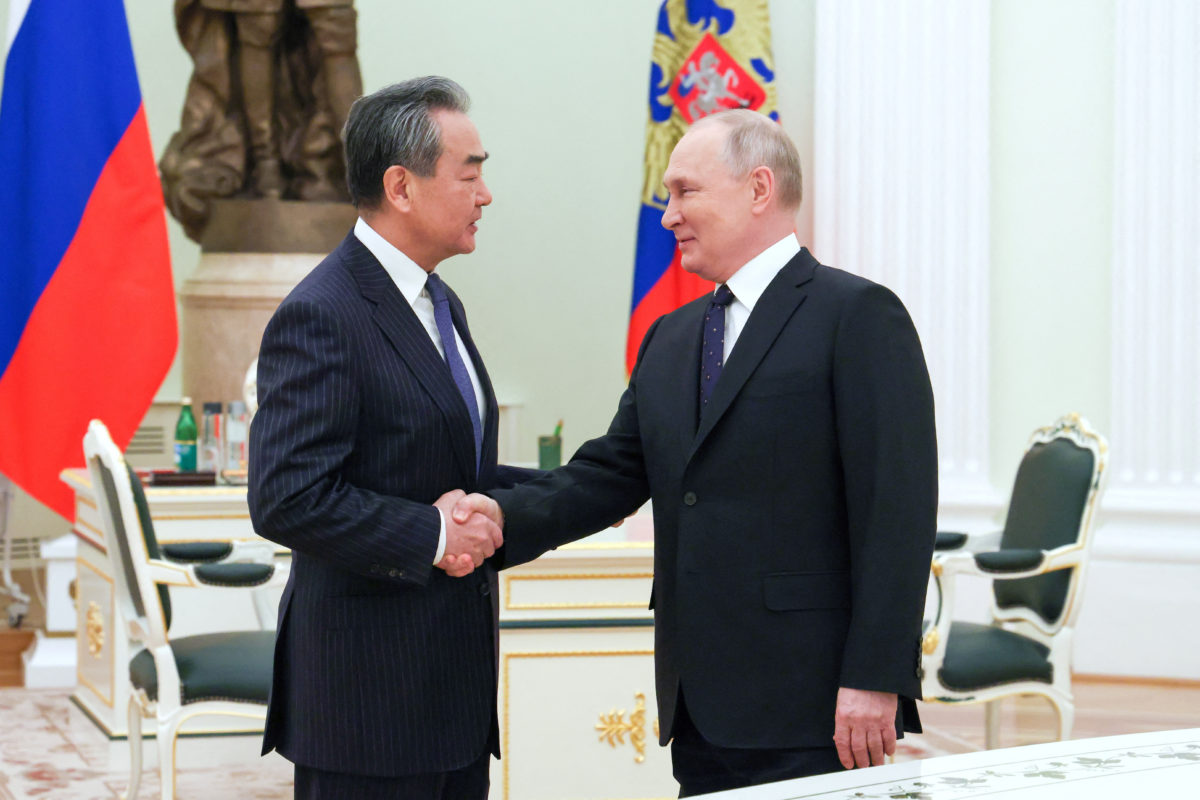 Russia, China display close ties amid concerns Beijing may offer more ...