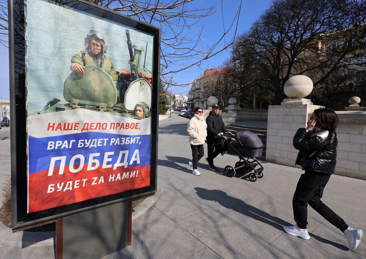 Ukraine stands firm in demand that Russia withdraws forces from Crimea ...