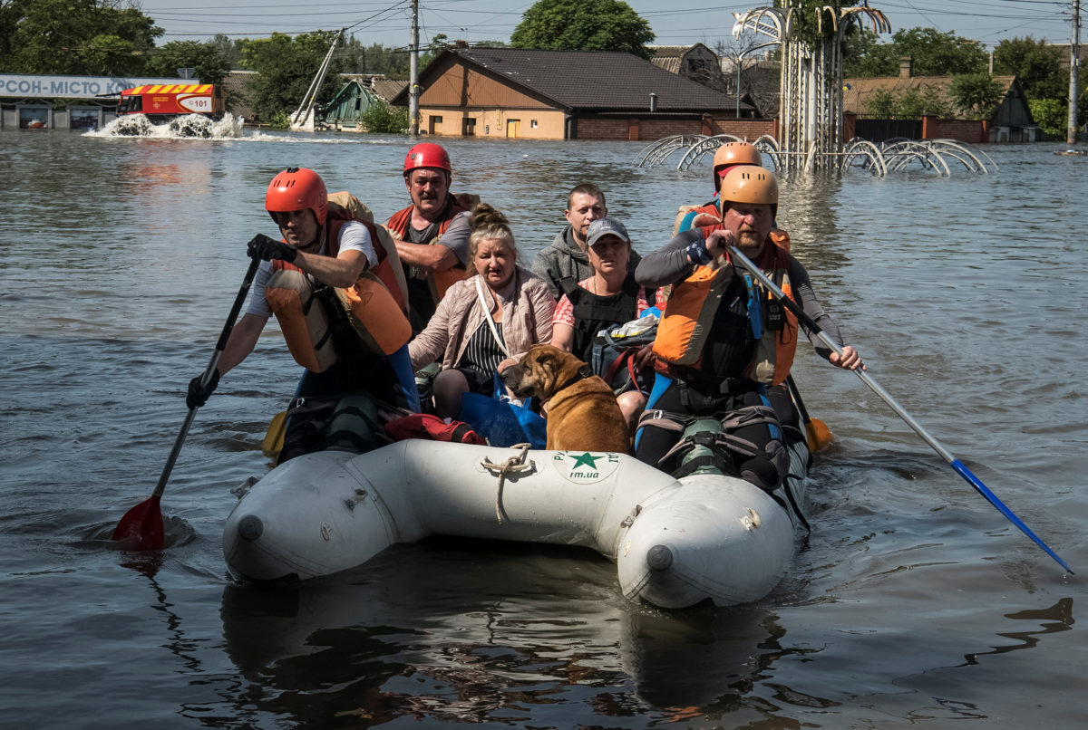 More than 2,700 flee flooded area around collapsed Ukrainian dam | PBS News