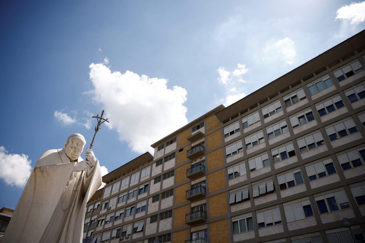 Pope Francis’ 3-hour abdominal surgery completed without complications ...