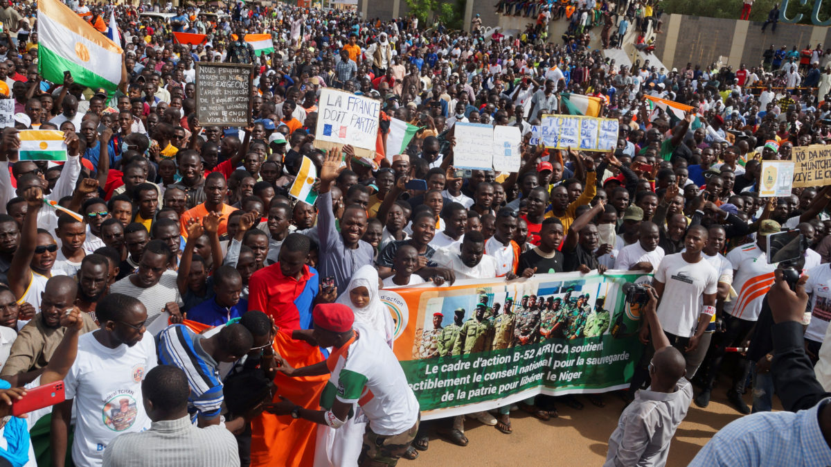 Hundreds of people in Niger rally in support of country’s new ruling ...