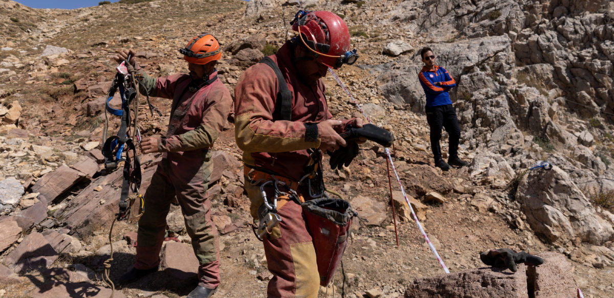 How a rescue team is working to bring ill researcher in Turkish cave ...