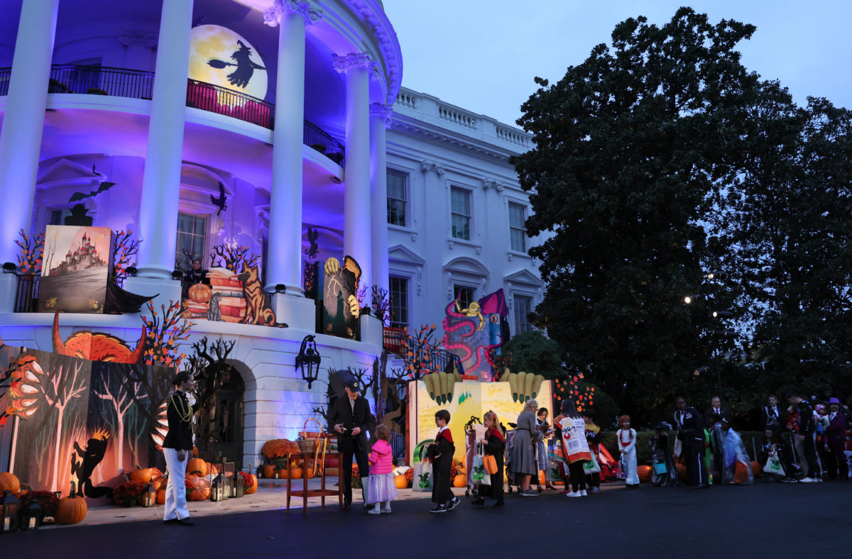 Biden and Jill Biden hand out books and candy while hosting thousands ...