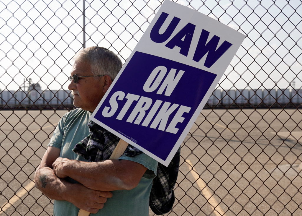 News Wrap: UAW adds Michigan Stellantis factory to ongoing strike | PBS ...