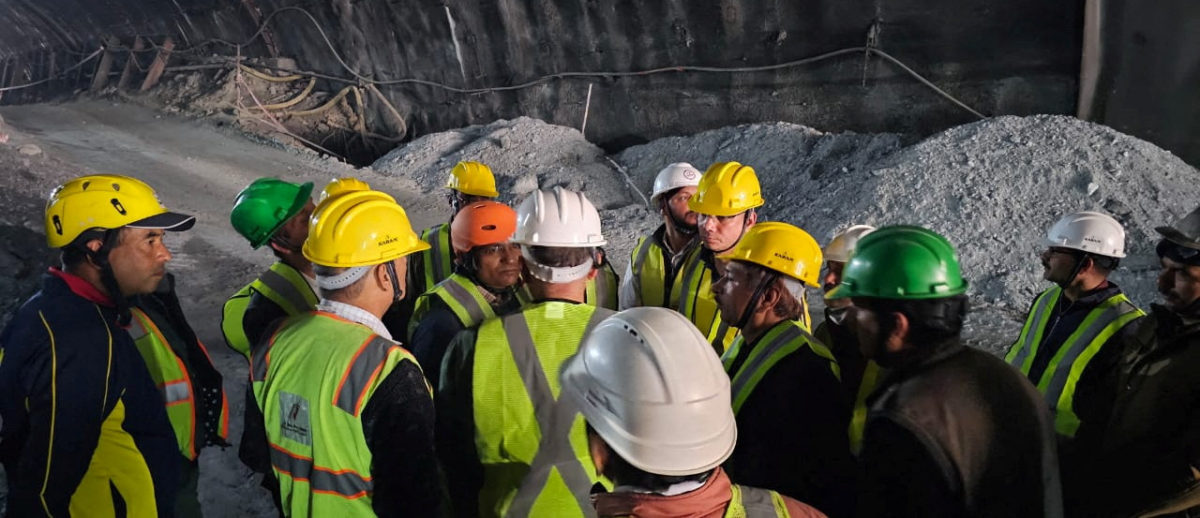 Rescuers in northern India dig to reach 40 construction workers trapped ...