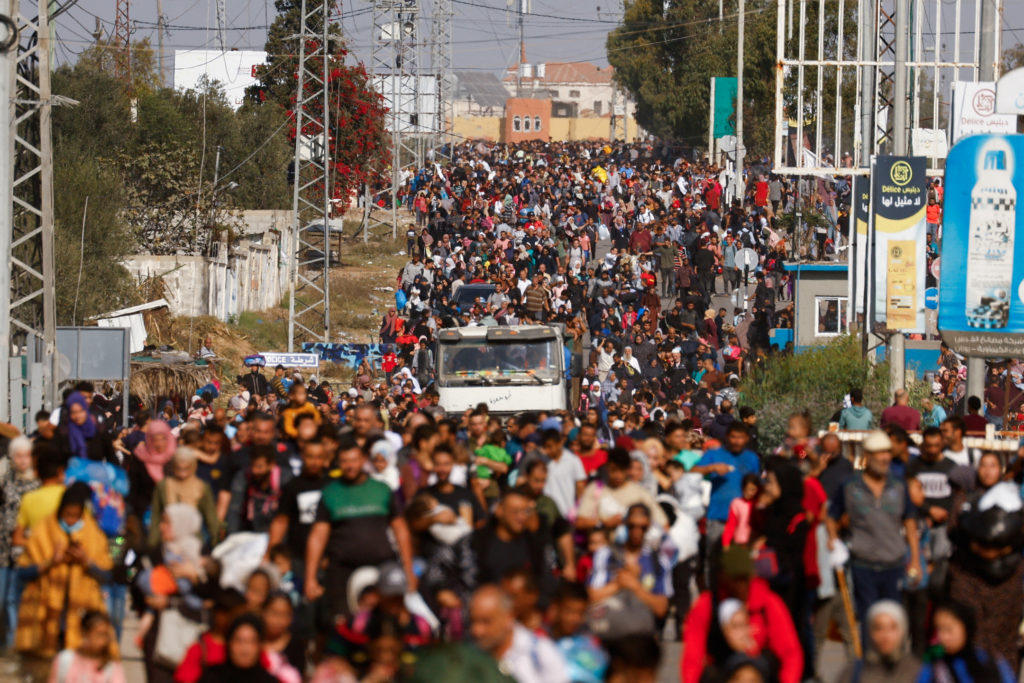 Thousands of civilians flee northern Gaza hospitals as Israeli troops ...