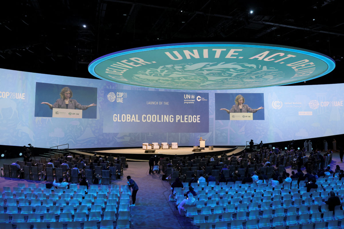 COP28 in murky middle ground on climate goals after 1st week wraps up ...