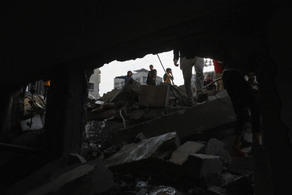 Israeli bombardment of Gaza cities and refugee camps continues, killing ...