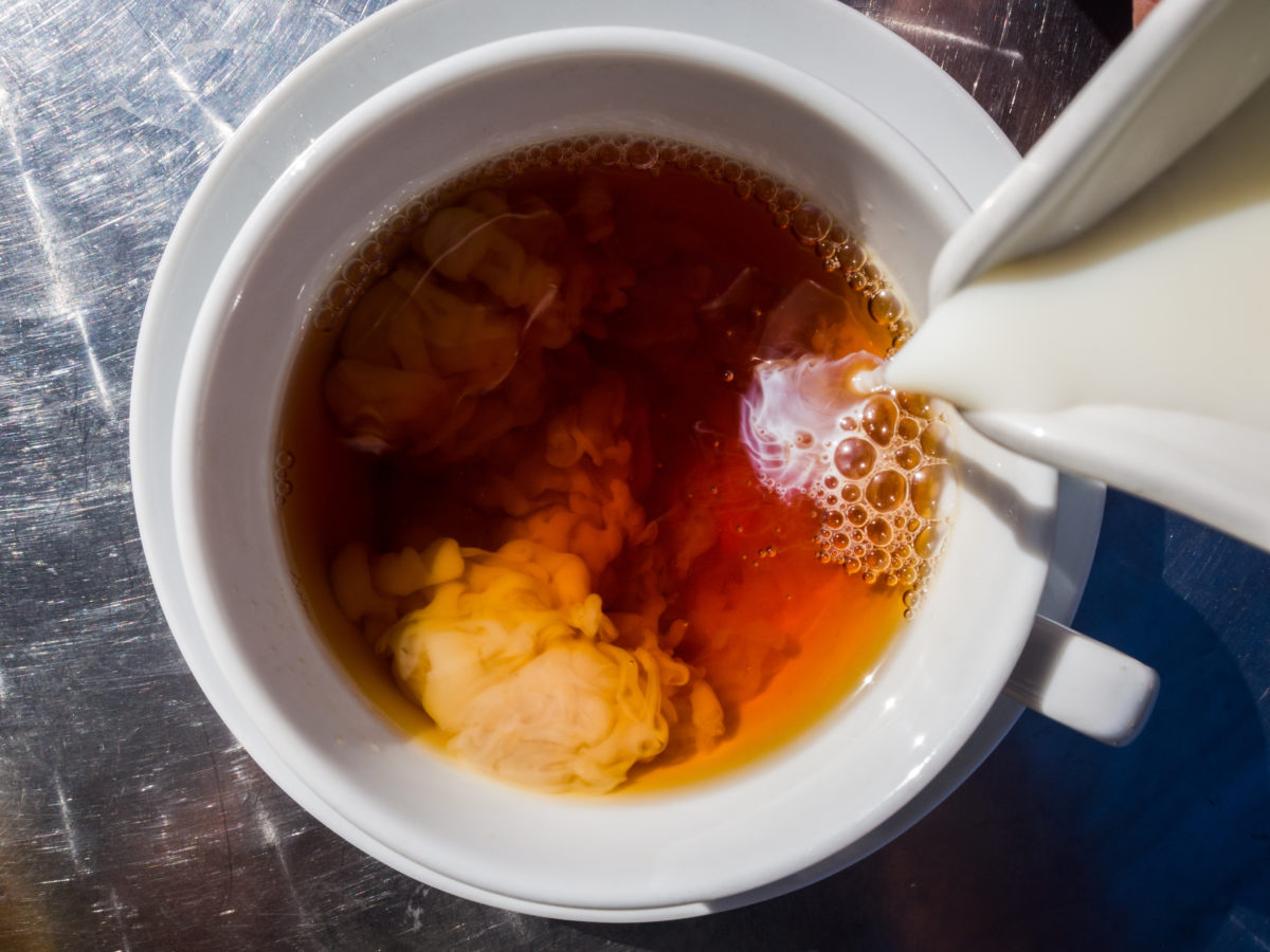 How to make the perfect cup of tea, according to chemistry | PBS News
