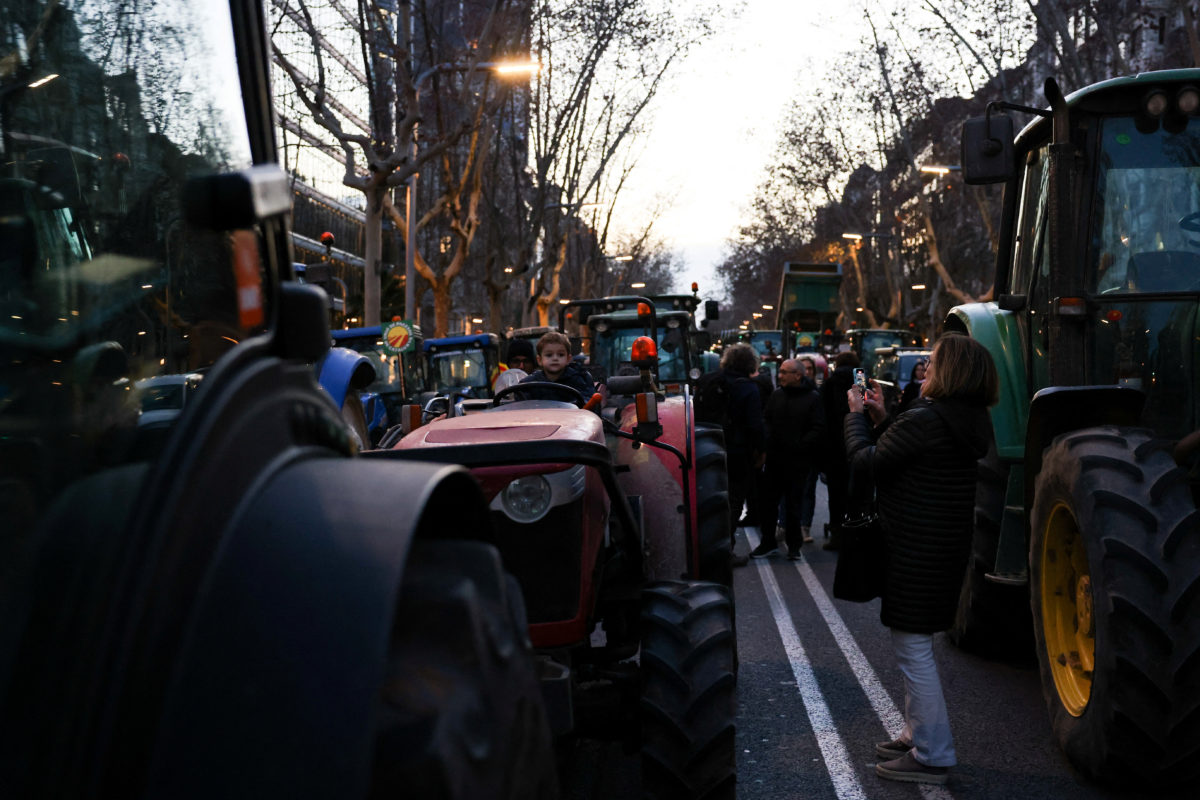 Thousands of Spanish farmers stage a 2nd day of tractor protests over ...