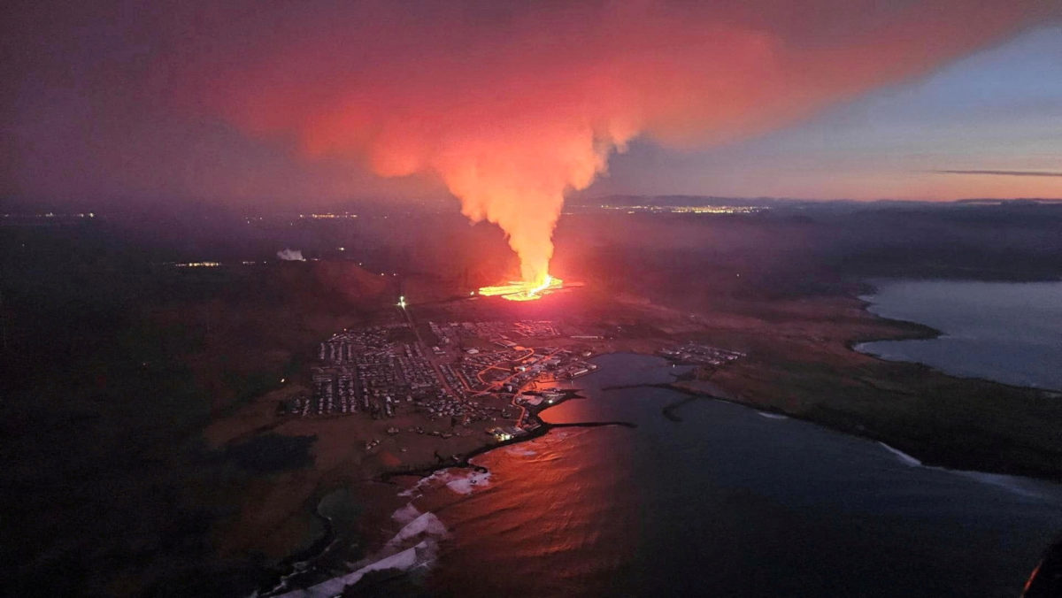PHOTOS: Icelandic volcano begins erupting again, spewing lava and ...
