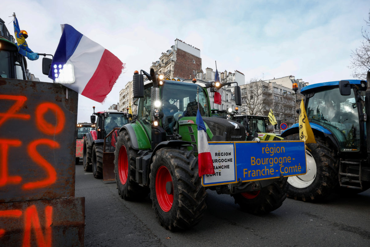 Protesting French farmers blame Macron for not doing enough to support ...